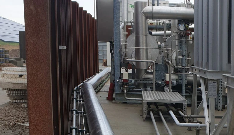 Insulation and fire protection for hydrogen pipelines